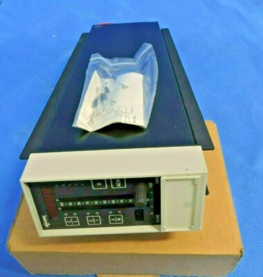 Temperature Controllers - Single Loop Controllers