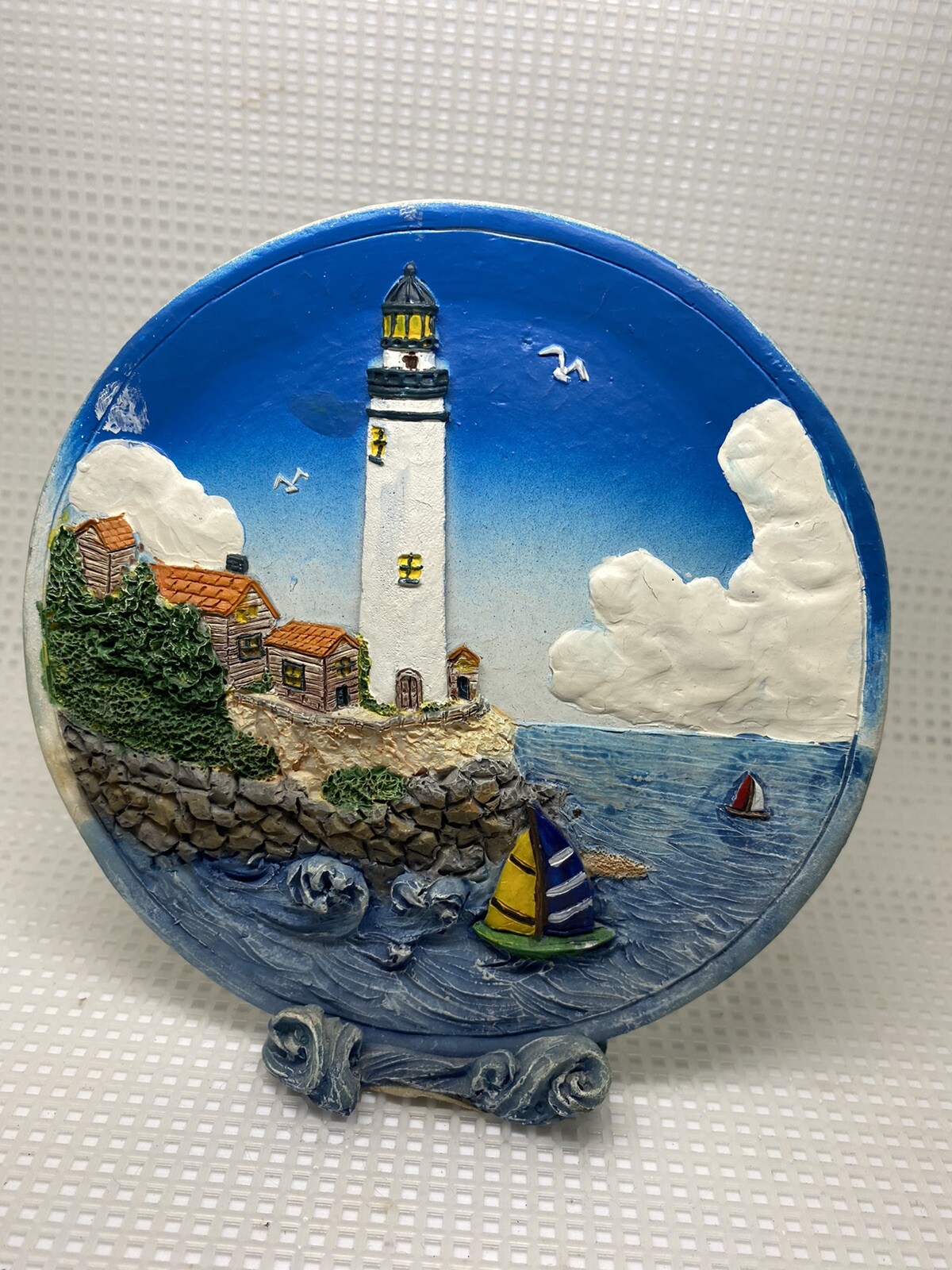 K's Collection Decorative/ Collectible Lighthouse plates on stand (4 1/ ...