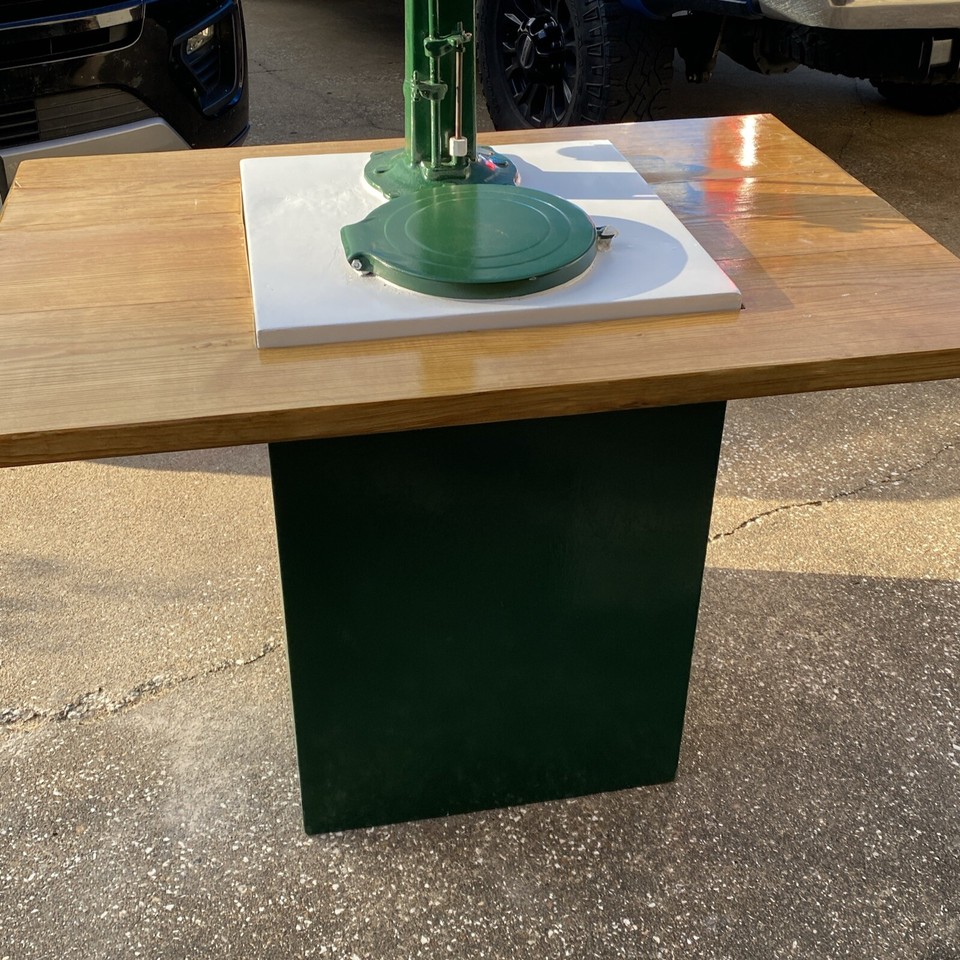 VTG Antique 1940s Sinclair Lubester Oil Pump Automobile Car Patio Table ...