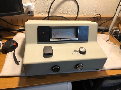 Analytical Instruments - Spectronic 20 Spectrophotometer