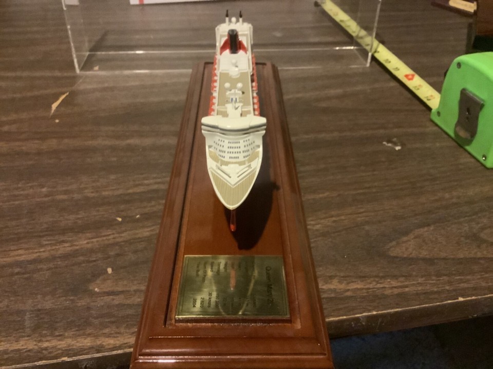 Cunard QM2 Queen Mary 2 Ocean Liner Cruise Ship Model in Case + Photo ...