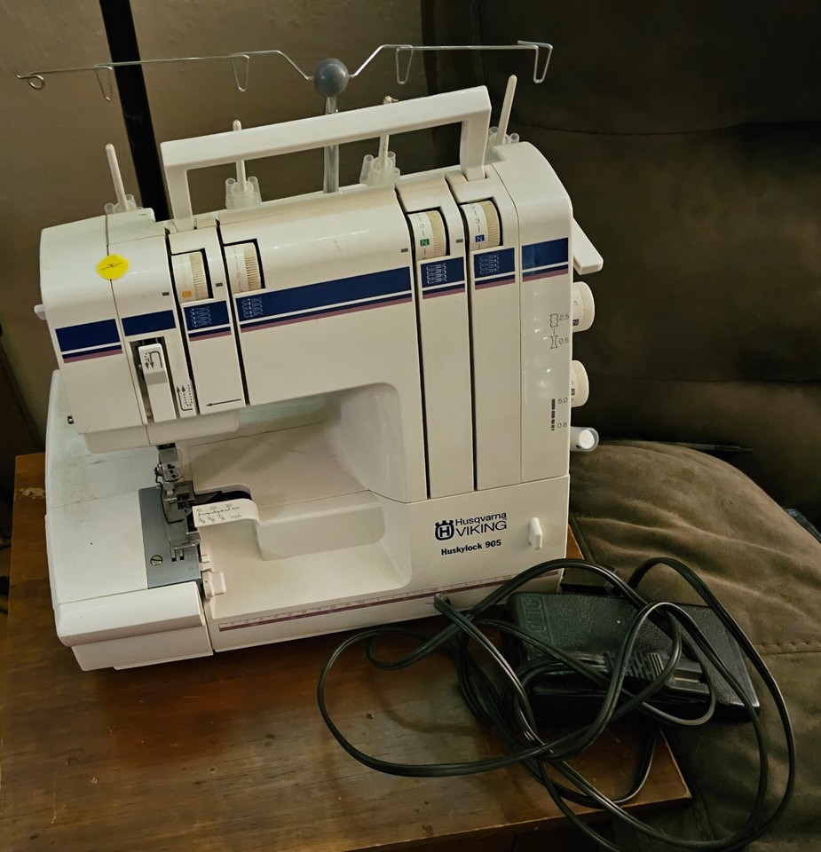 Husqvarna Viking Huskylock 905 Serger Sewing Machine With Foot Pedal ...