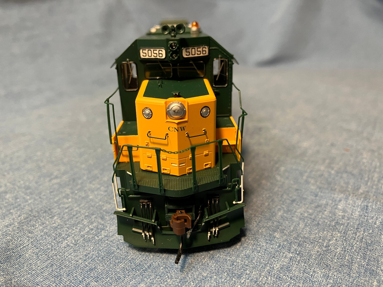 Athearn Genesis G40538 HO Scale GP50 Chicago and North Western 5056 | eBay