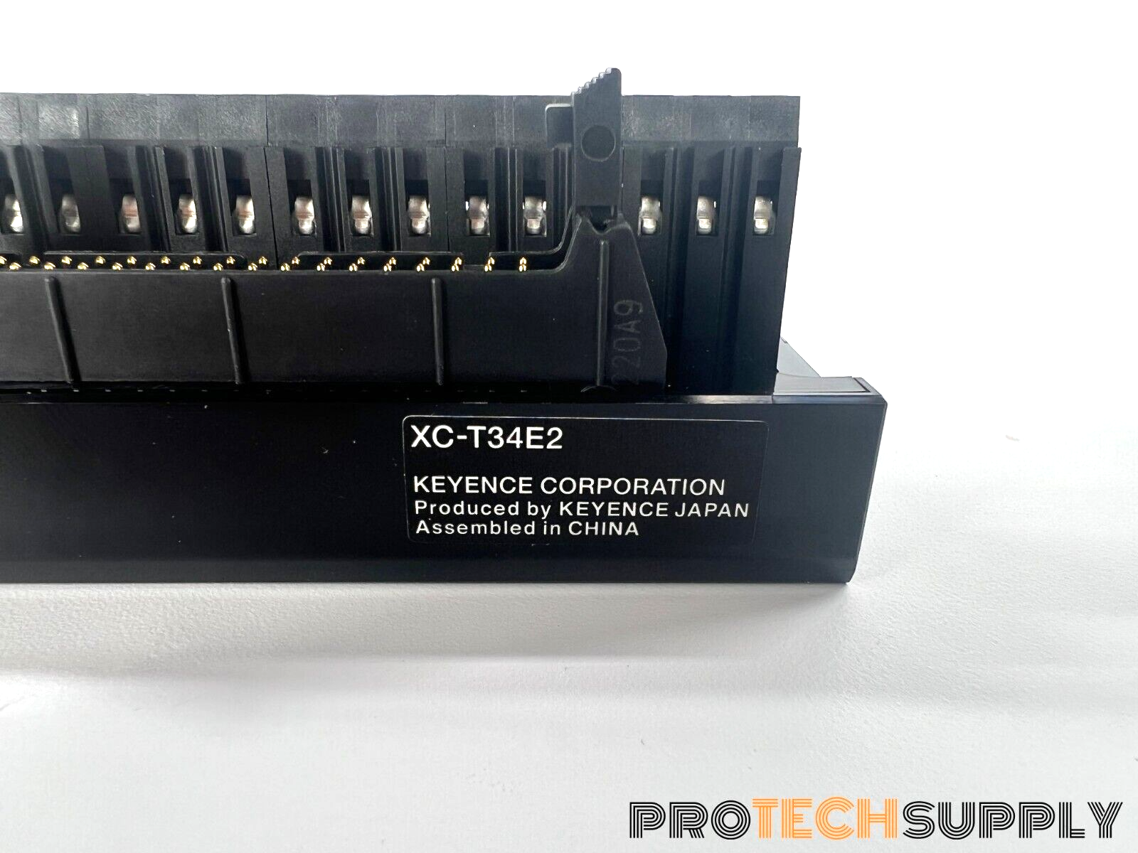 Keyence XC-T34E2 34-Electrode Converter Terminal Block NEW with ...