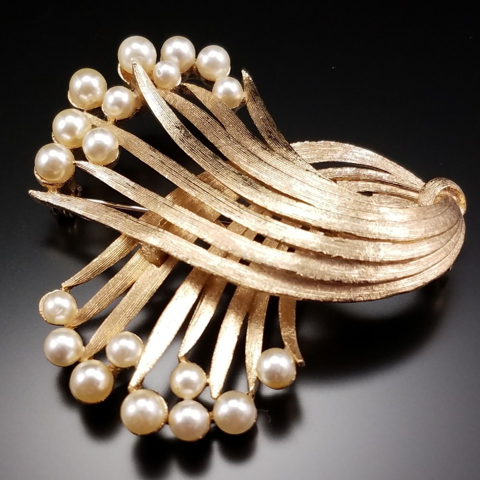 Vintage Lisner Brooch Gold Plated Faux Pearl Runway Pin | eBay