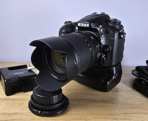 Nikon D7200 24MP DSLR with 18-105mm VR lens Battery Grip Excellent EXC ...
