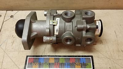 NOS Bendix Dual Brake Valve E6 101240 101237 2530-01-248-2444 | eBay