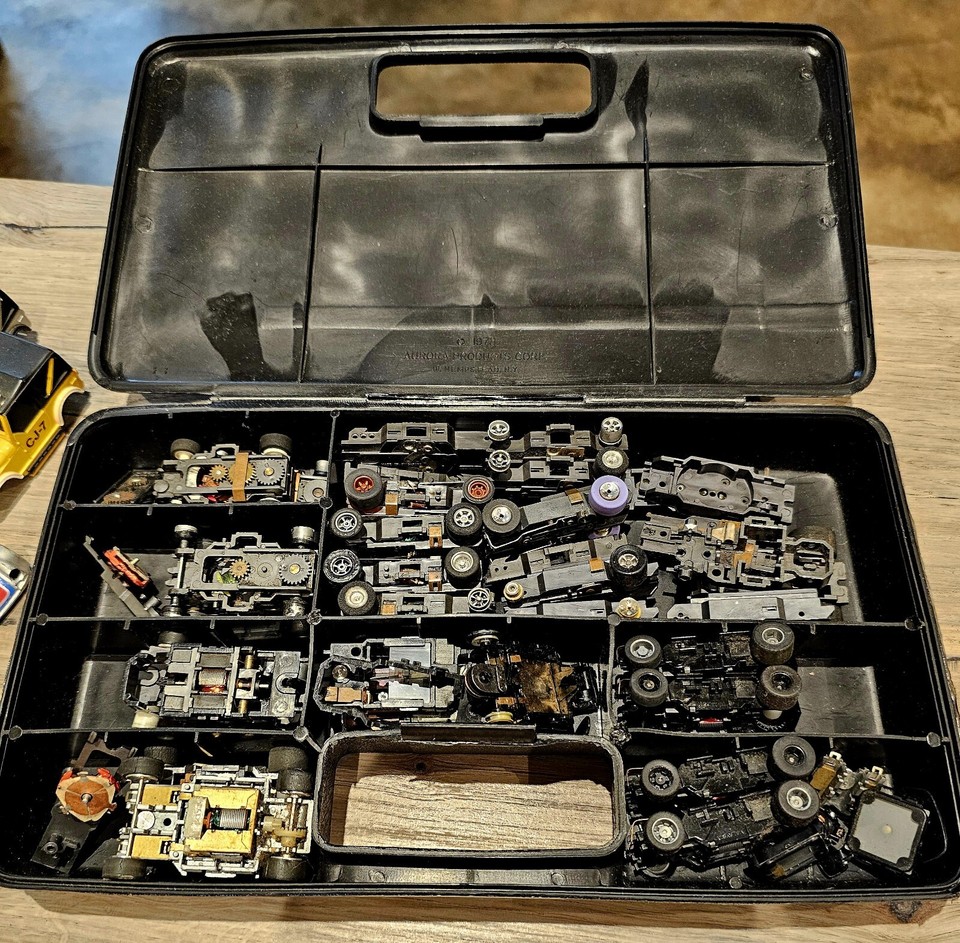 100pc+ Vintage 1:64 Aurora AFX Magnatraction SlotCar Collection Chassis ...