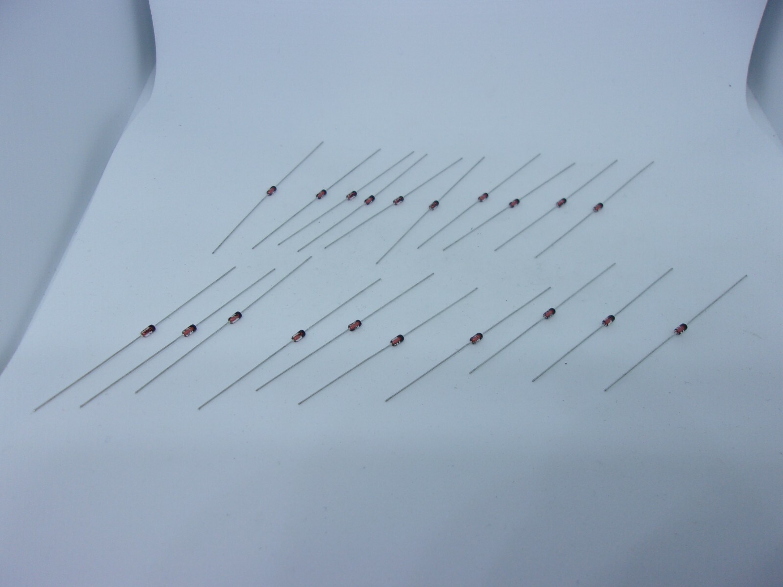 20 Pcs Pack Lot Silicon Planar Zener Diodes 1/2W 0.5W DO-35 Package DIP ...