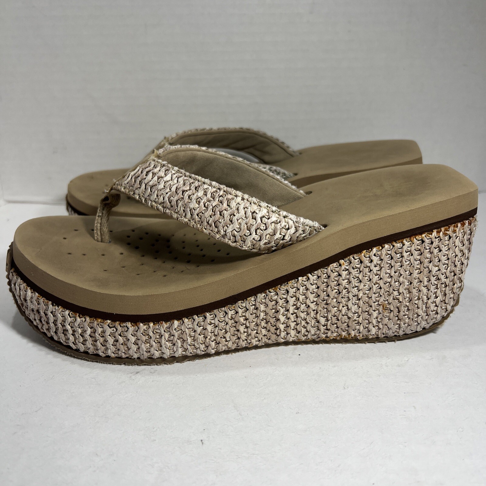 Volatile Wedge Platform Flip Flop Womens Sandles Sz 6 - Gem
