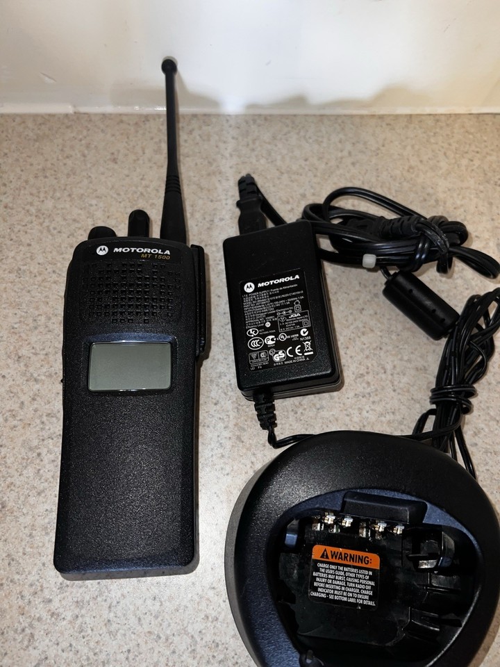 Motorola MT 1500 UHF 450-520 MHz Portable Radio, 48 Channels ...
