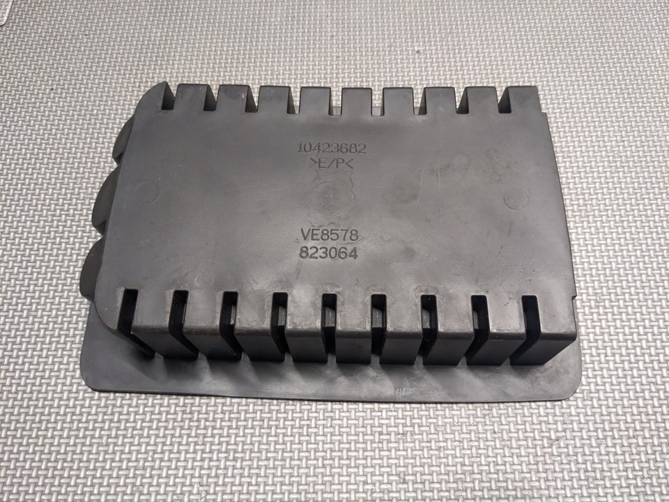 2001-2005 OEM Pontiac Aztek Cooler Base Coin CD Case Holder Rubber ...