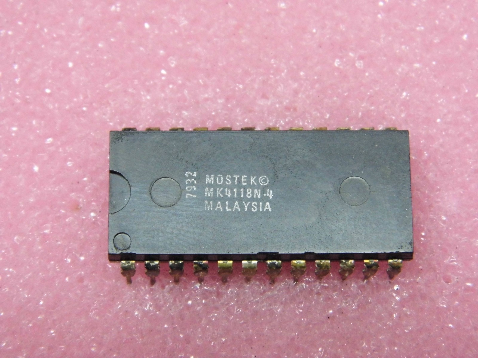 ci MK4118N-4 ~ ic MK 4118 N-4 ~ ram statique ~ mostek (pattes oxydées ...
