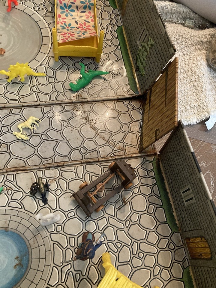 Vintage 1968 Louis Marx Carry-All Action Fighting Knights Playset #4635 ...
