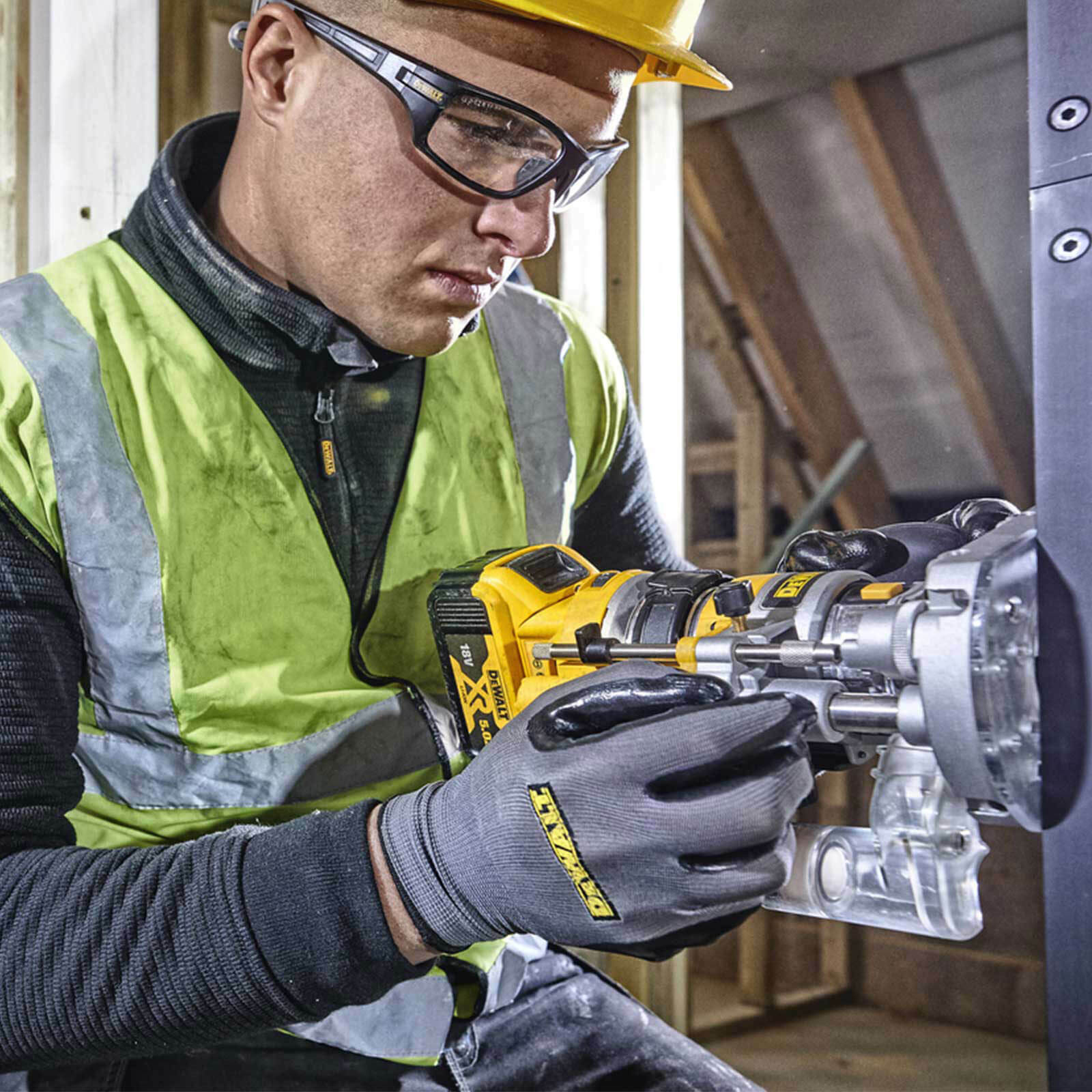 DeWalt DCW604NT 18v XR Cordless Brushless 1/4" Plunge Router and ...