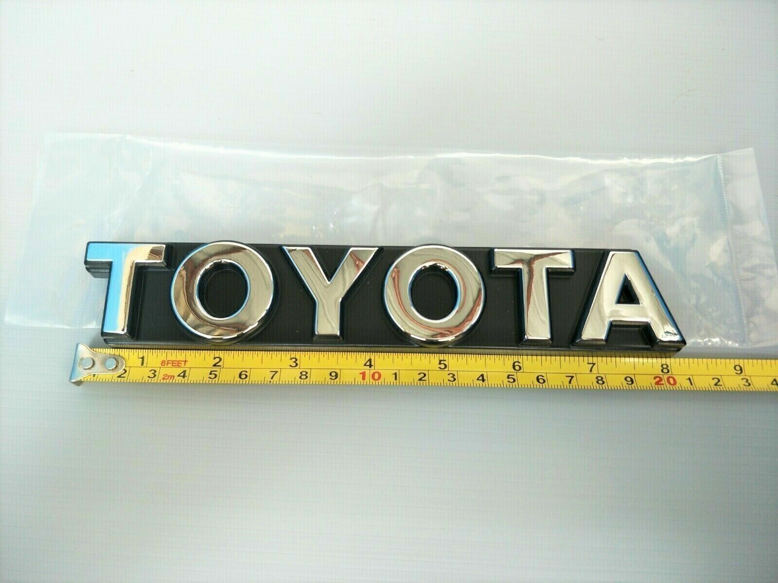 NEW FRONT GRILLE BADGE/EMBLEM For TOYOTA HILUX PICKUP LN56 RN50 RN55 ...
