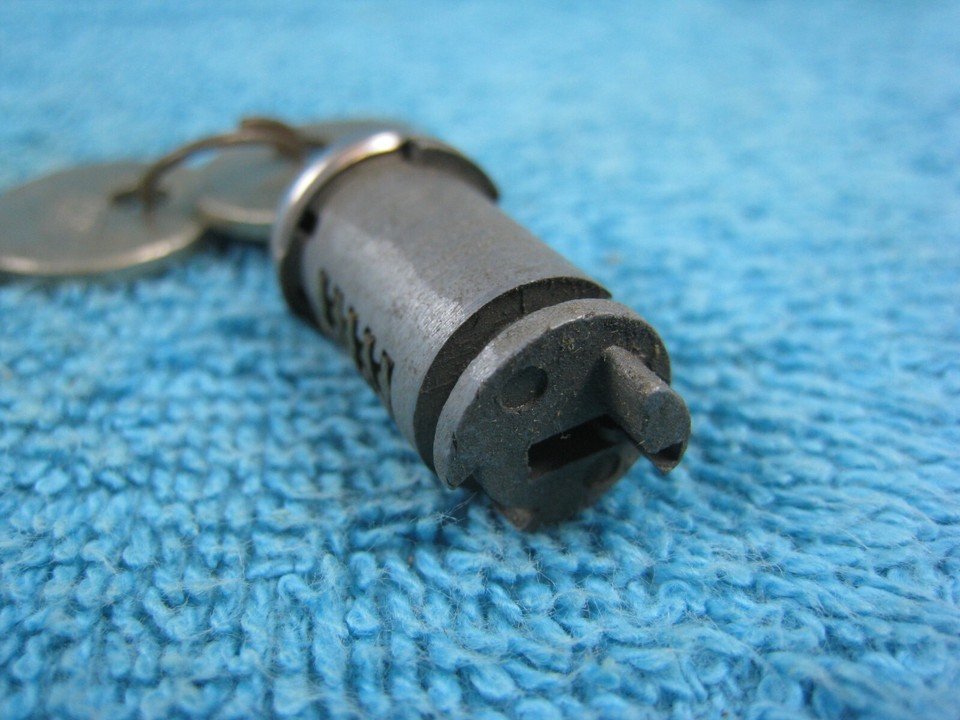 NOS Briggs & Stratton Tumbler + 2 Matching Basco Keys H1030 85205 ...