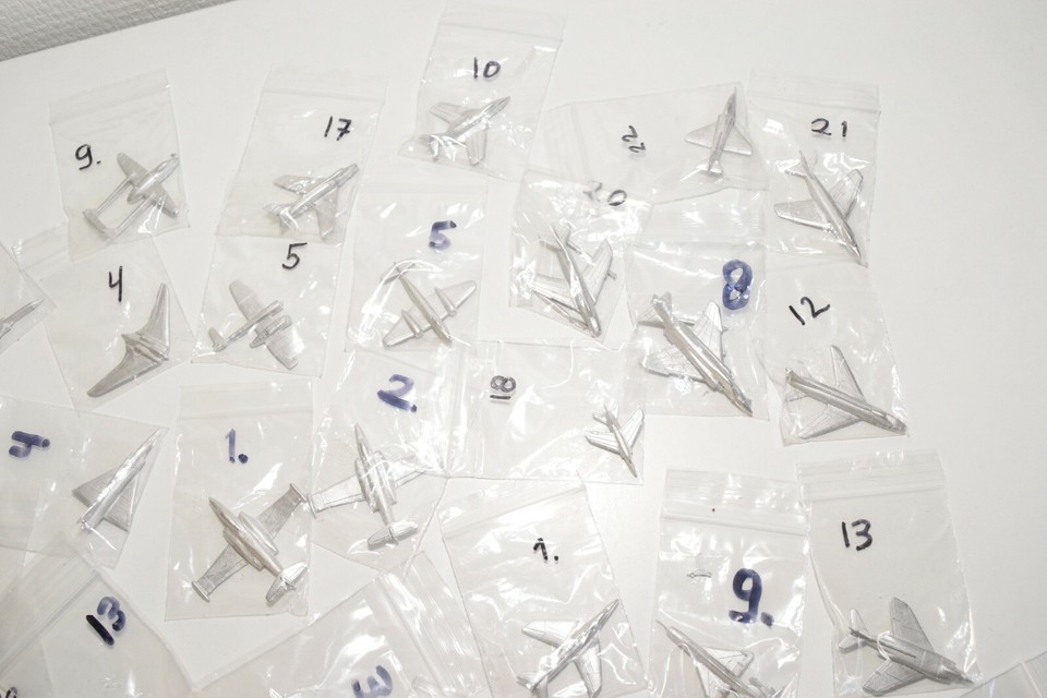 V 1:300 ?? LOT SET OF 37X METAL PLANE 5CM LONG MIB | eBay