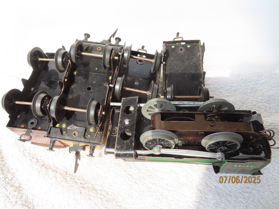 Vintage HORNBY CLOCKWORK LOCOMOTIVE AND WAGONS COLLECTION ..* | eBay UK
