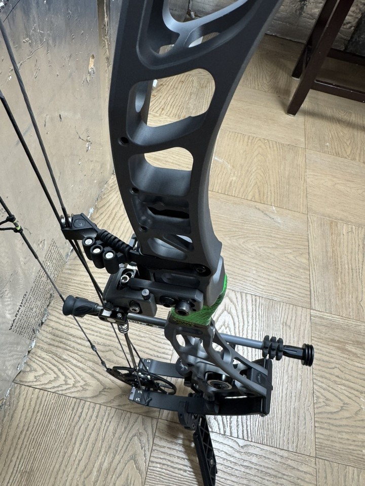 2025 Bowtech Virtue Right Hand Bow in color Tac Gray 60-70 pounds | eBay
