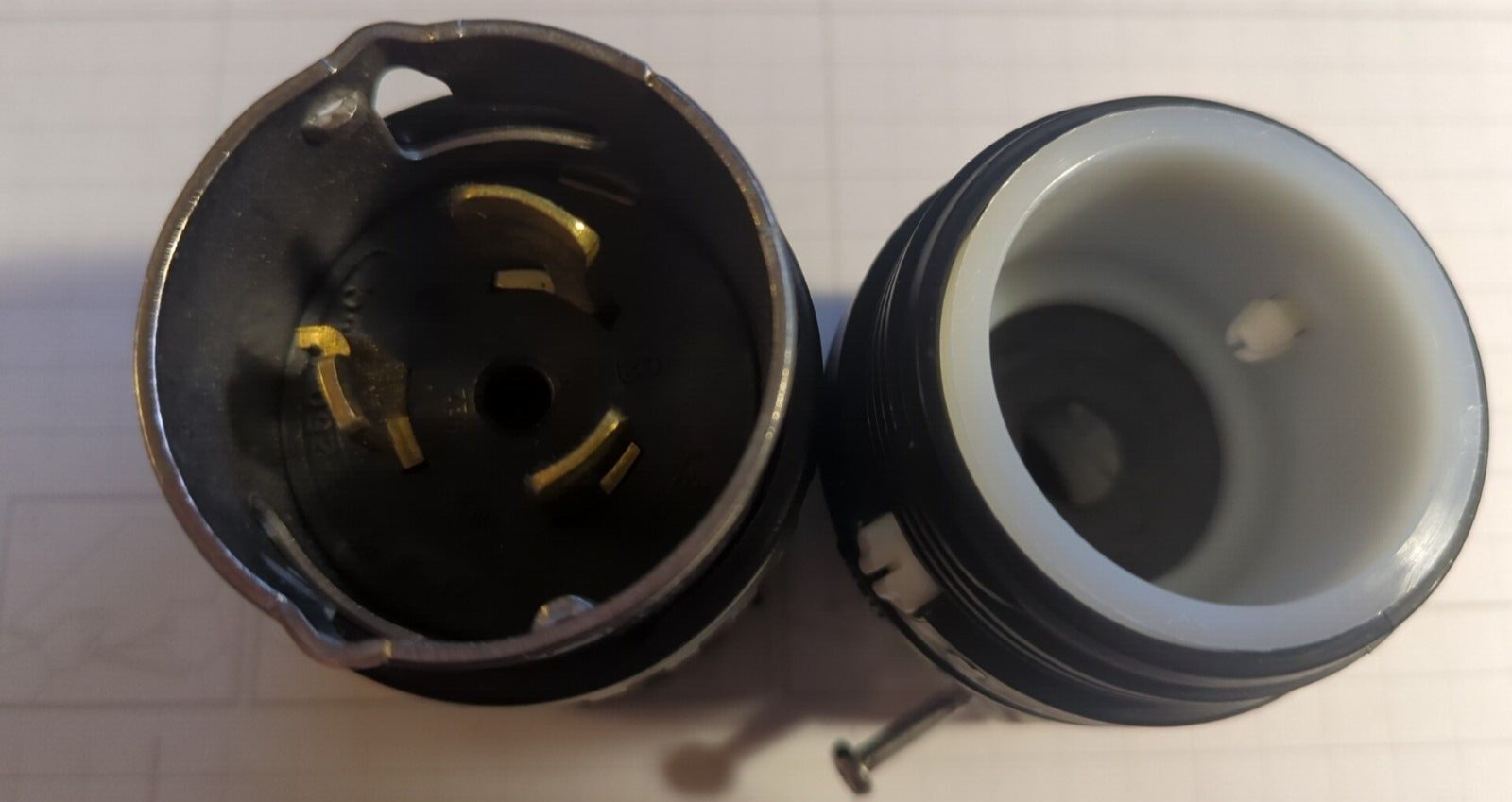 Hubbell 50A C Locking Plug Male, 50A, 125/250V, 2 Pole, 3 wire ...