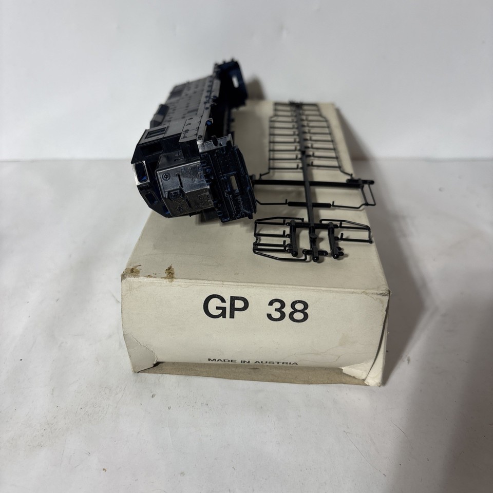HO scale GP38 undecorated black body train Engine shell, Austria | eBay