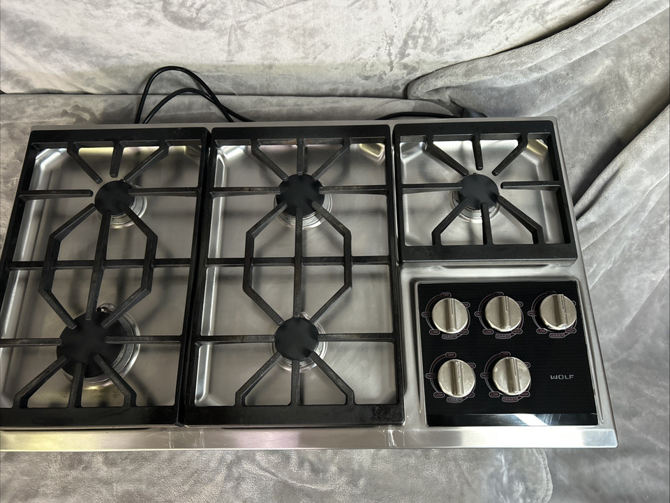 Wolf 36" Natural Gas Cooktop CT36G/S 5 Dual-Stacked Sealed Burners ...