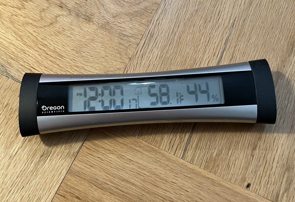 Oregon Scientific RMR616HGA Atomic Alarm Clock W/Wireless Thermo-Hyg NO ...