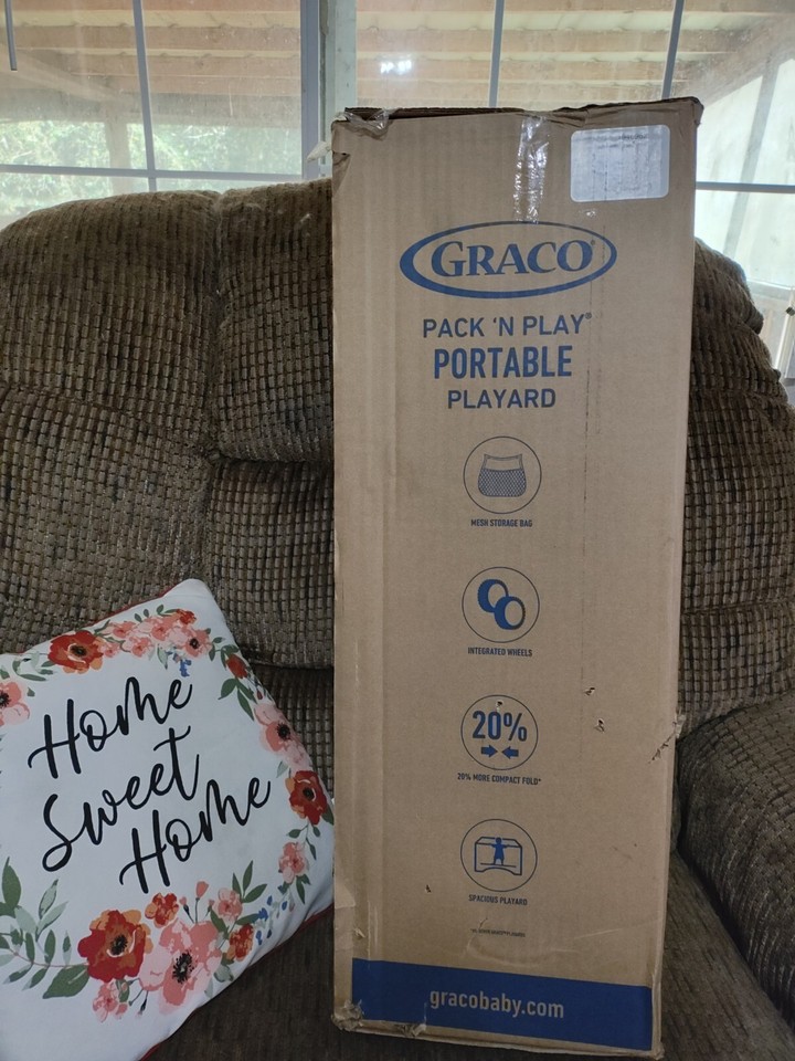 Graco Pack 'n Play Portable Playard Graco Play Pen Carnival 18.52 lbs ...