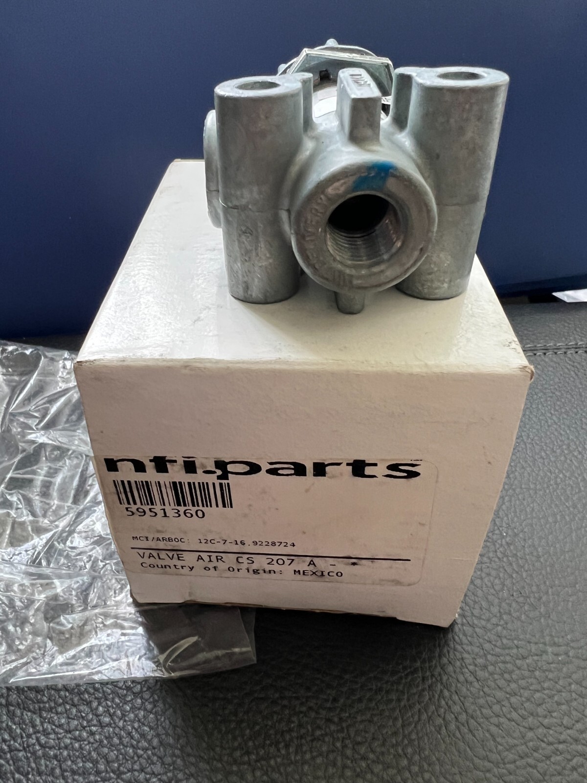 Bendix 277147N Pressure Protection Valve 65 PSI NOS for sale online | eBay