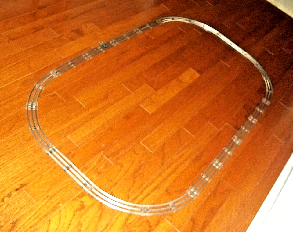 Lionel O27 36" x 63 "Oval Track 18 Pieces 10 Straight 8 Curved plus CTC ...