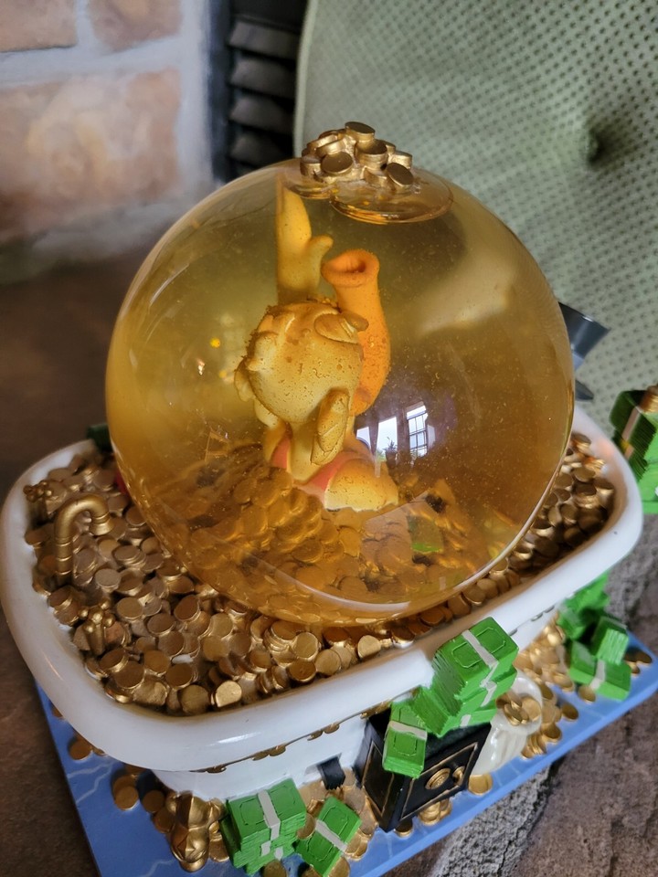 Disney Uncle Scrooge Mcduck Swiming In A Bathtub Full Of Money Limited ...