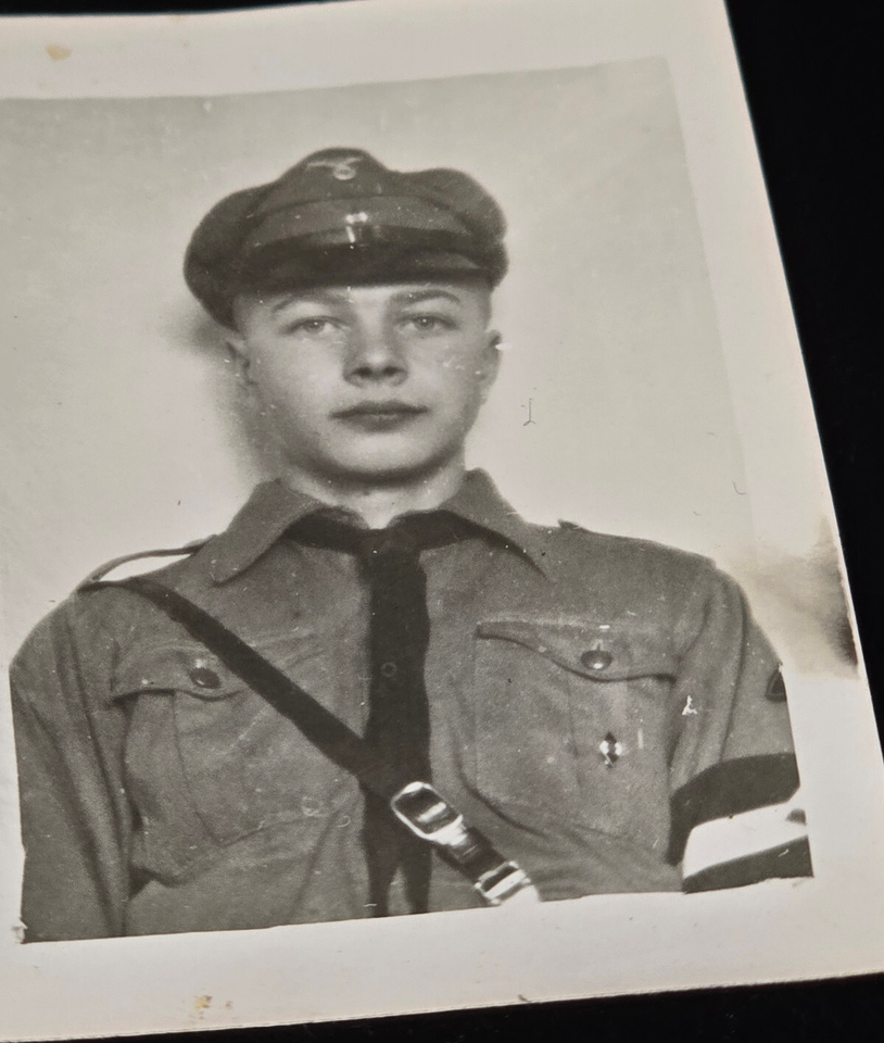 EPIC SHOT! YOUNG DJ JUGEND PIMPF BOY w Pin + Insignia! WW2 WWII German ...