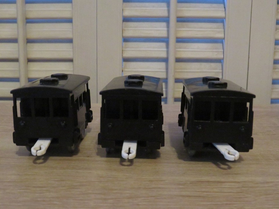 Thomas & Friends Trackmaster Railway Train Lot of 3 Black CABOOSE CARS ...