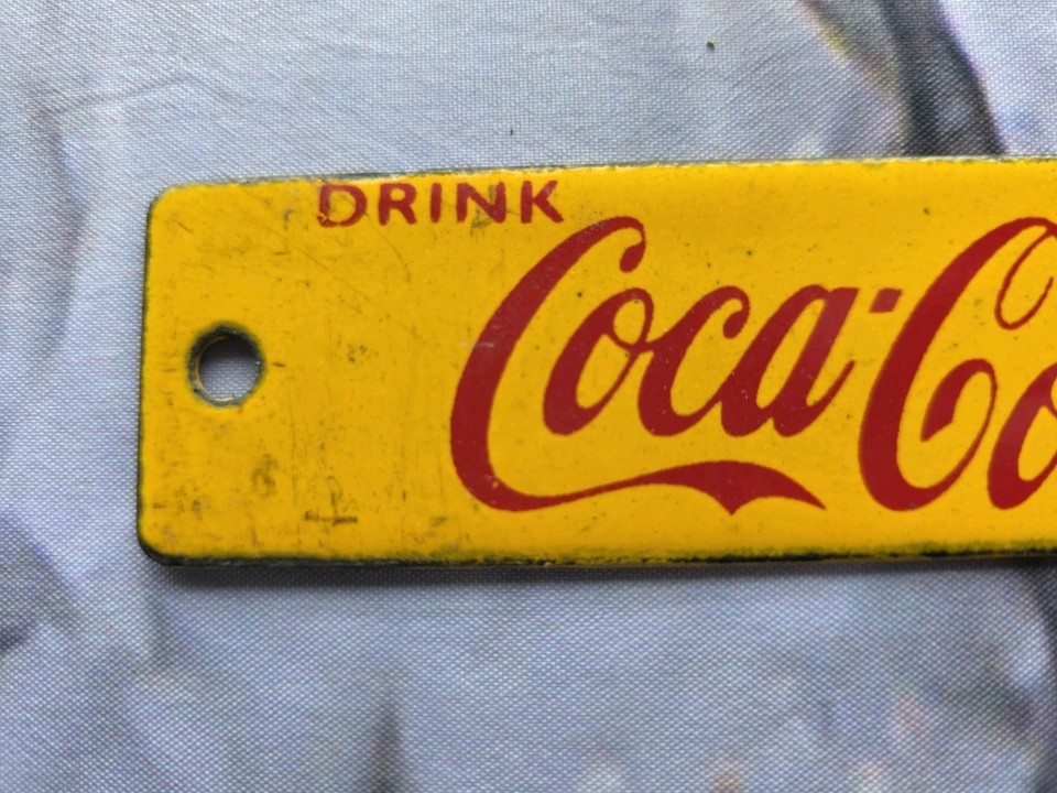 VINTAGE DRINK COCA-COLA 16 OZ BOTTLES CRATE TAG PORCELAIN SIGN 6"×1.5 ...