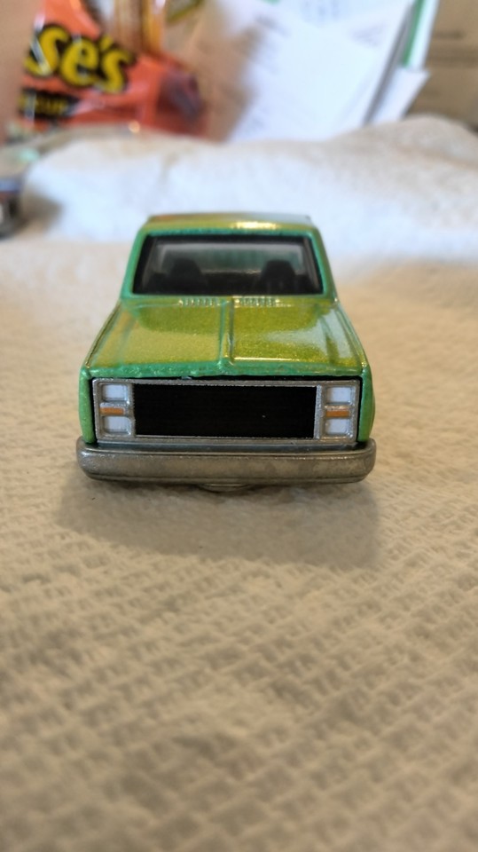 Hot Wheels (Custom) '83 Chevy Silverado "Slammed" *Green K-Mart Excl ...