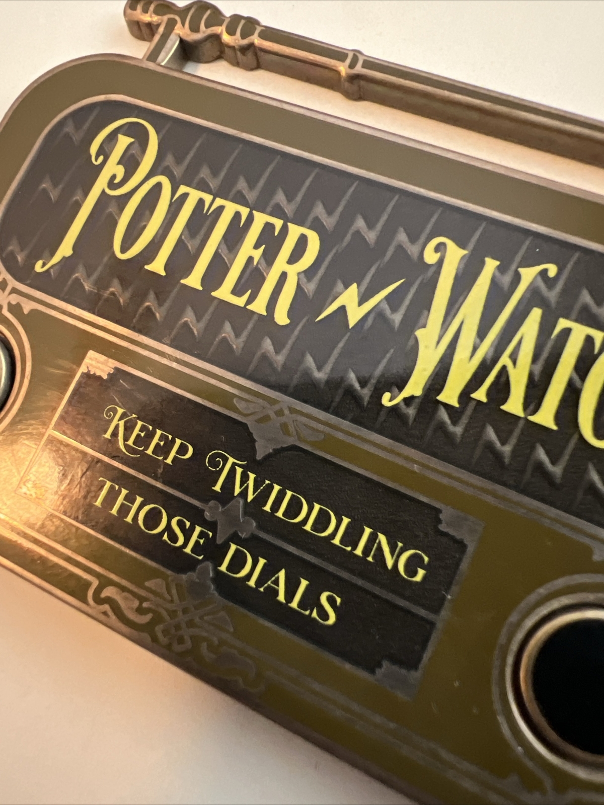 Wither Wings Potter Watch Radio Pin Badge MOVING Harry Potter Wizarding ...