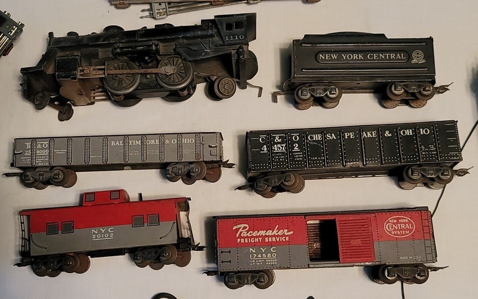 MARX Lionel Engine #1110 w/ 3 Freight Cars & Caboose; VTG; All Tin; See ...