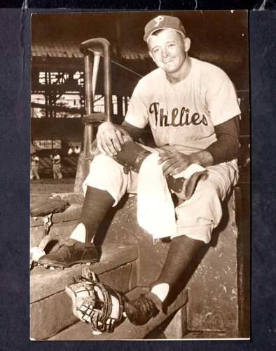 Stan Lopata with catch catching equipment 1955 Press Photo Philadelphia ...
