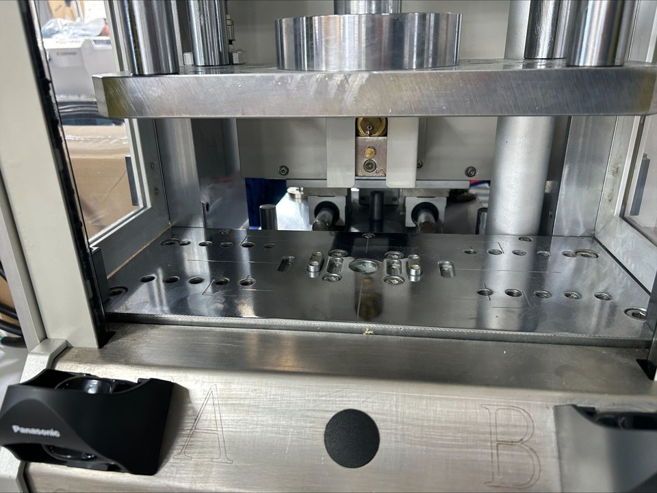 LPMS BETA 300 Low Pres. Horizontal Injection Molding Machine w/ Melt ...