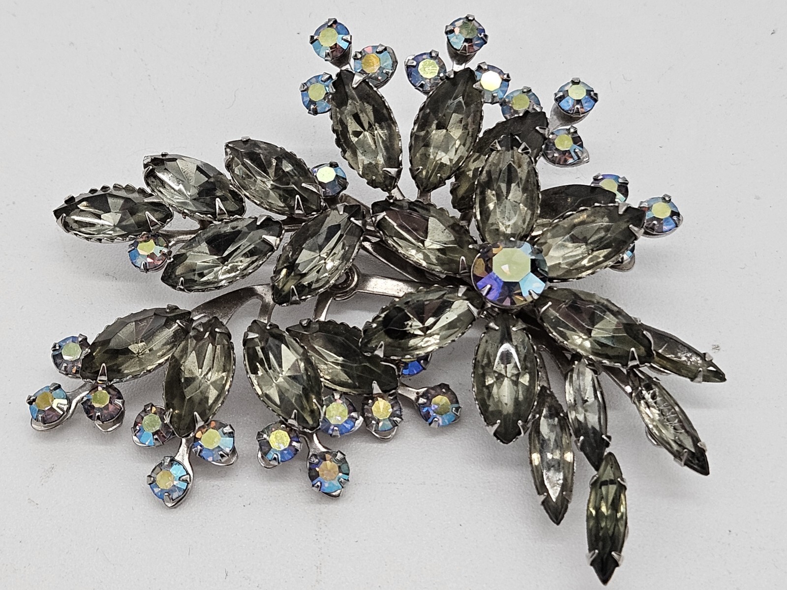 Vintage 1950s High End Grey Rhinestone Large Brooch - Gem
