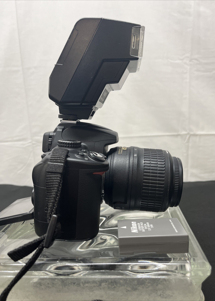 Nikon D5000 DSLR Camera w/Original Nikon DX AF-S 18-55mm VR Lens Case ...