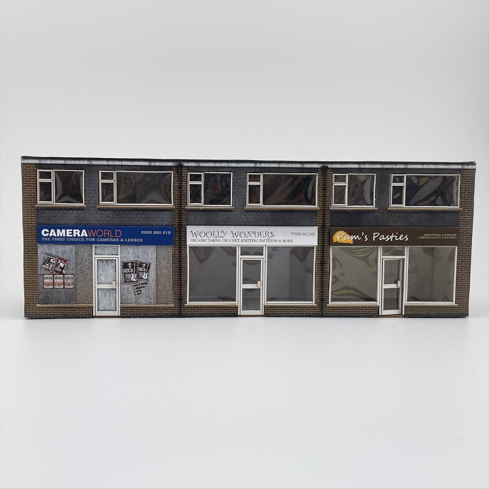 LOW RELIEF MODERN SHOPS FOR OO GAUGE 1:76 SCALE MODEL RAILWAY - KX089 ...