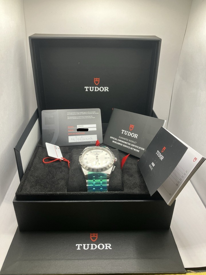 TUDOR Royal 28600. 41mm BRAND NEW, Unworn Full Set. Box , Booklets ...