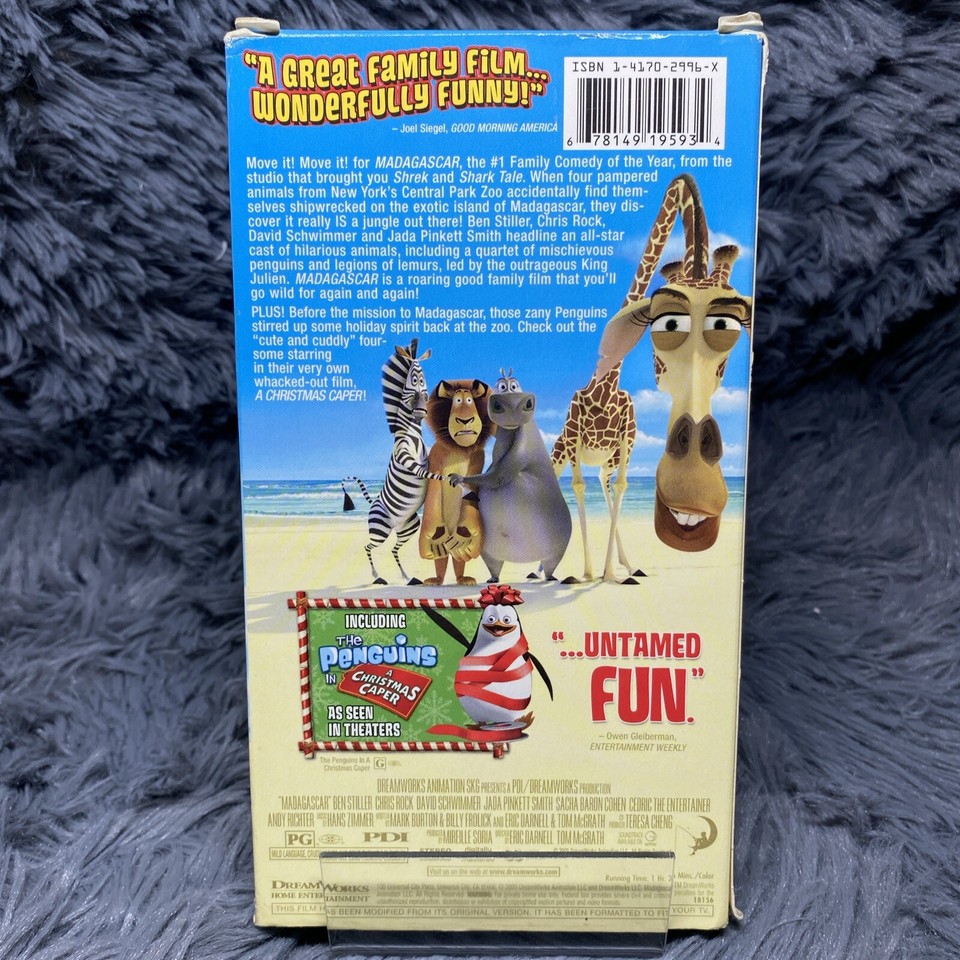 Madagascar VHS Tape 2005 Ben Stiller Chris Rock Dreamworks Penguins Zoo ...