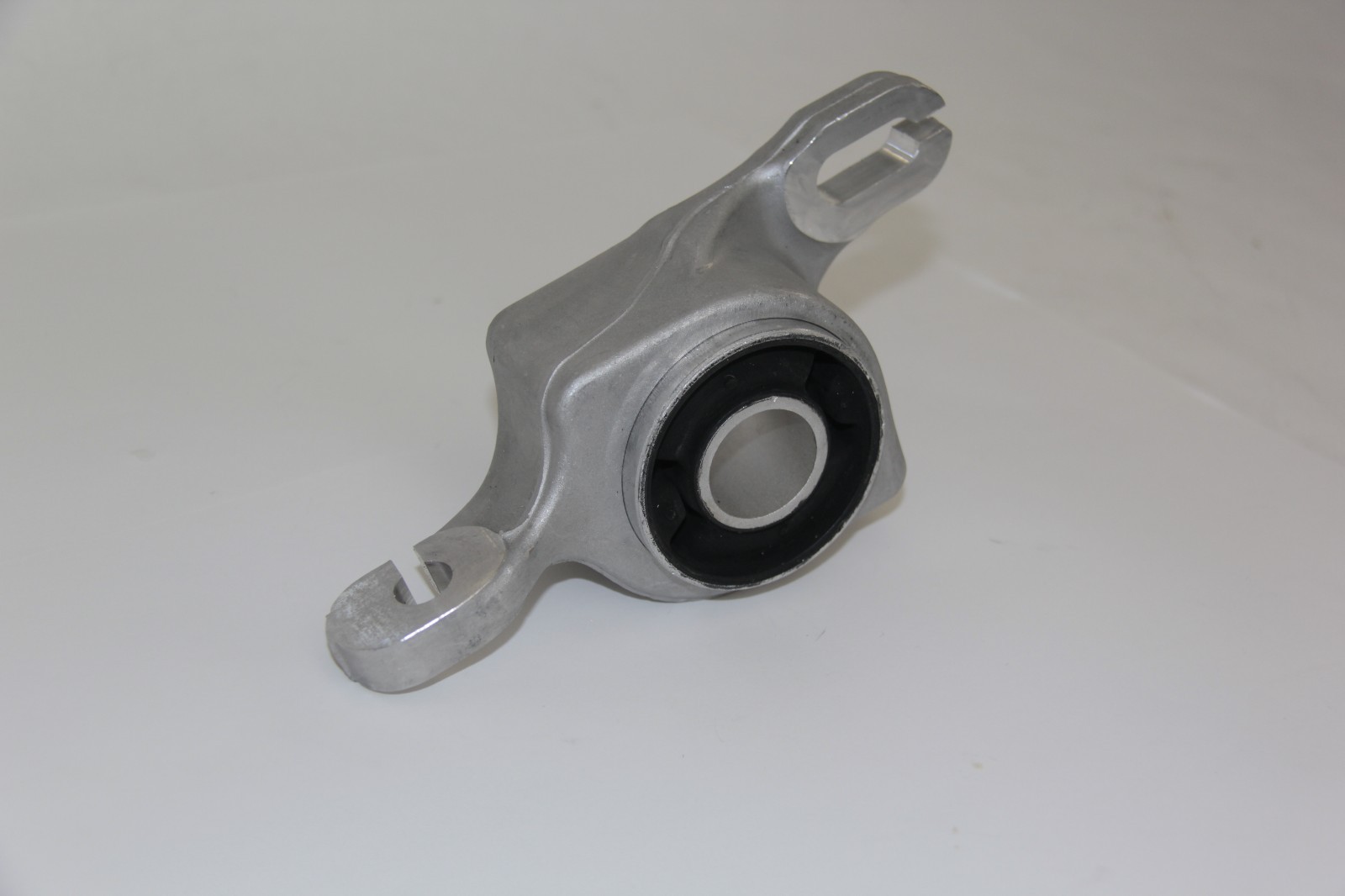 Brand New Mercedes-Benz Control Arm Bush W/Brkt Front Left OEM # 164 ...