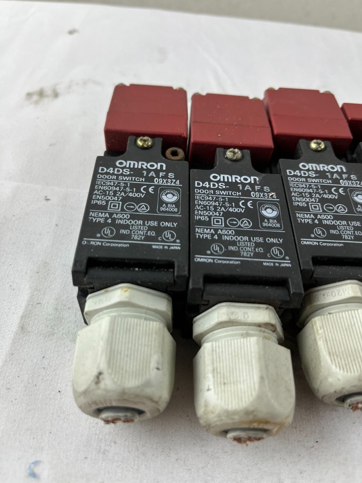 LOT 4x Omron D4DS-1AFS Safety Door Switches USED WORKING Japan IEC947-5 ...