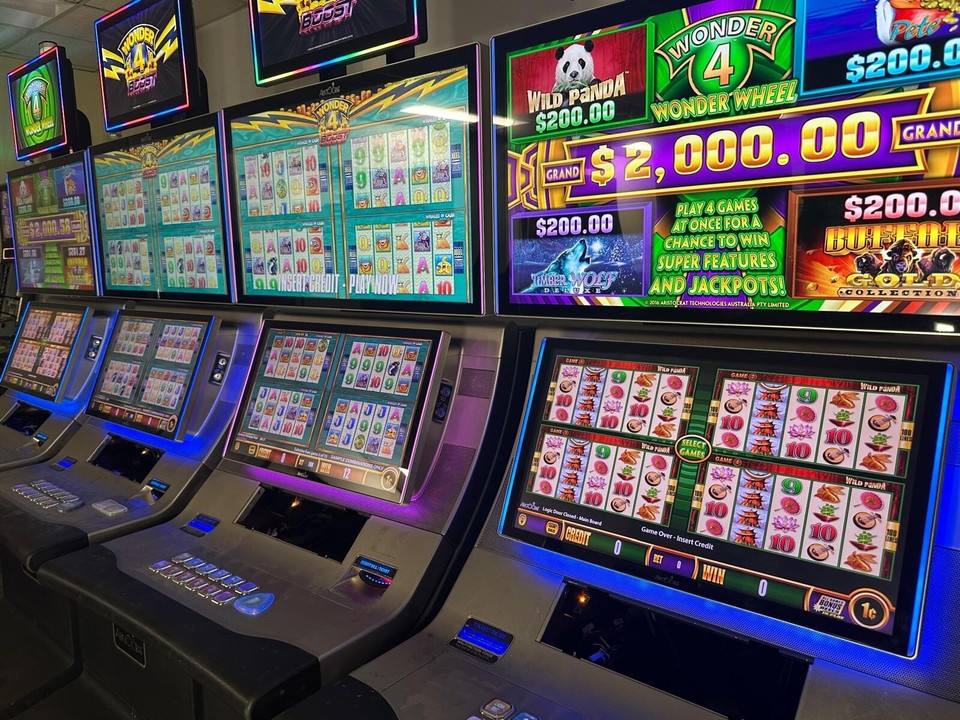 Aristocrat Helix Slant Wonder 4 Slot Machine, Buffalo Gold, Timber Wolf ...