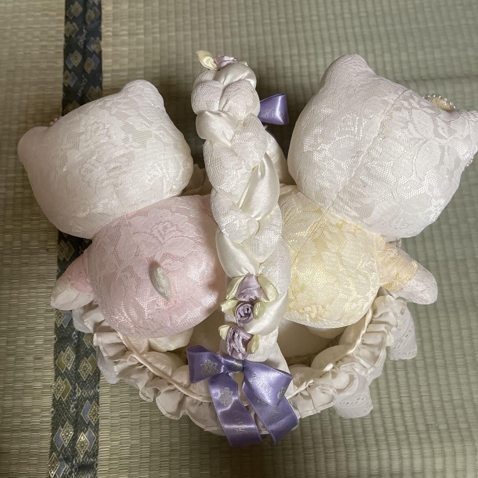 Hello Kitty White Plush Toy Set with Basket, Ribon, New | eBay