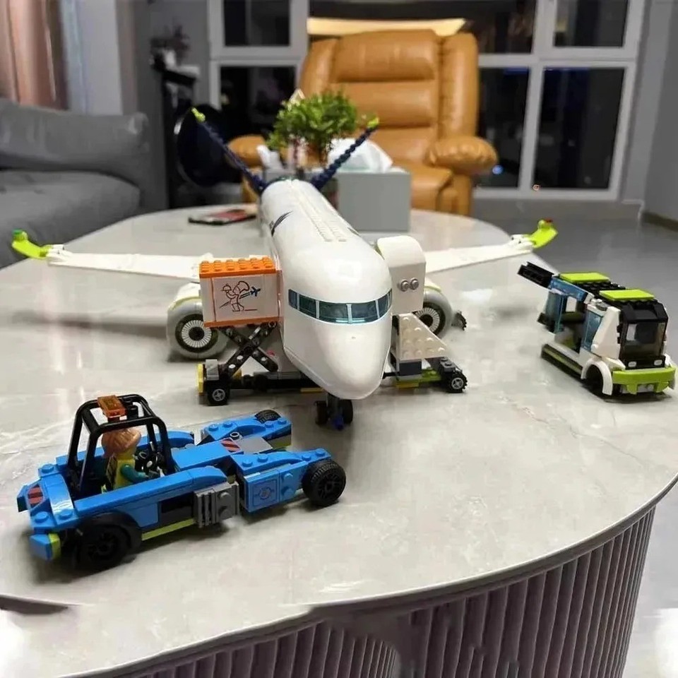 Passenger Airplane Building Blocks Set 913PC City Aircraft Bricks Toy ...